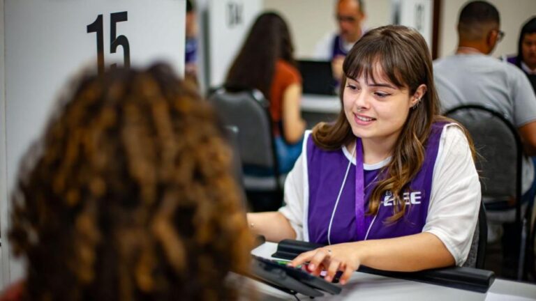 No aniversário do CIEE quem ganha o presente é você, aproveite a Maratona de Vagas em todo ...